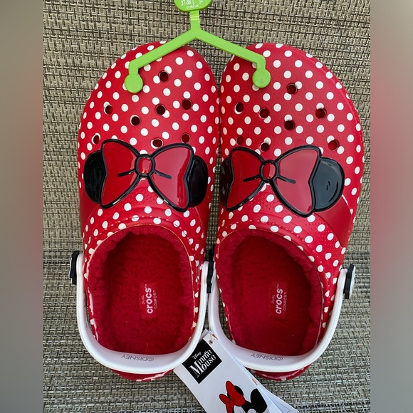 CROCS | Shoes | Crocs Disney Minnie Mouse Big Girls Fur Lined Red Bow ...